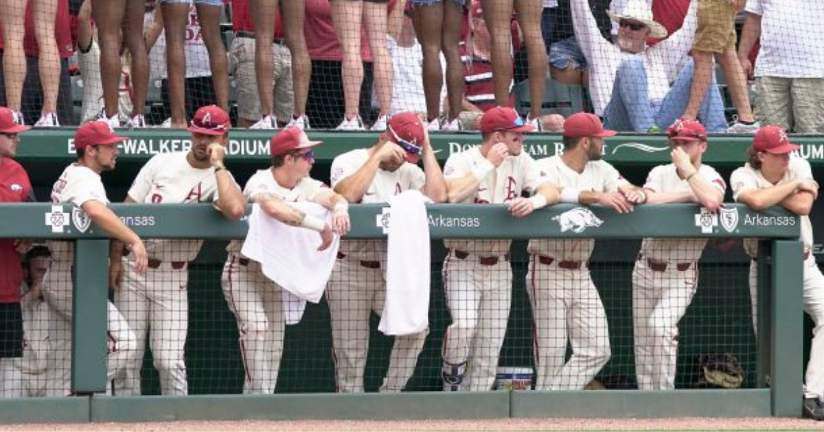 WATCH: Arkansas adds insurance runs on Robert Moore double - On3