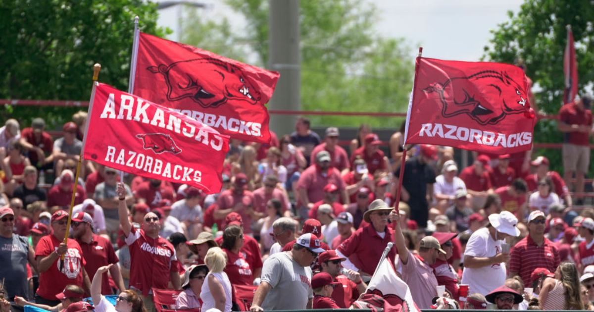 WATCH: Arkansas’ Chris Lanzilli crushes home run following ...