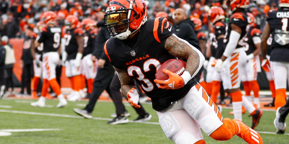 Former Texas A&M star Trayveon Williams starts side-gig on campus - On3