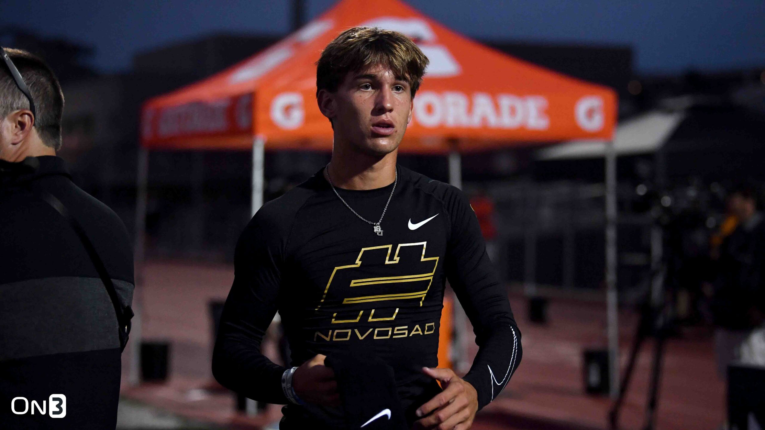 LOOK: TCU offensive coordinator at game of 4-star QB- On3