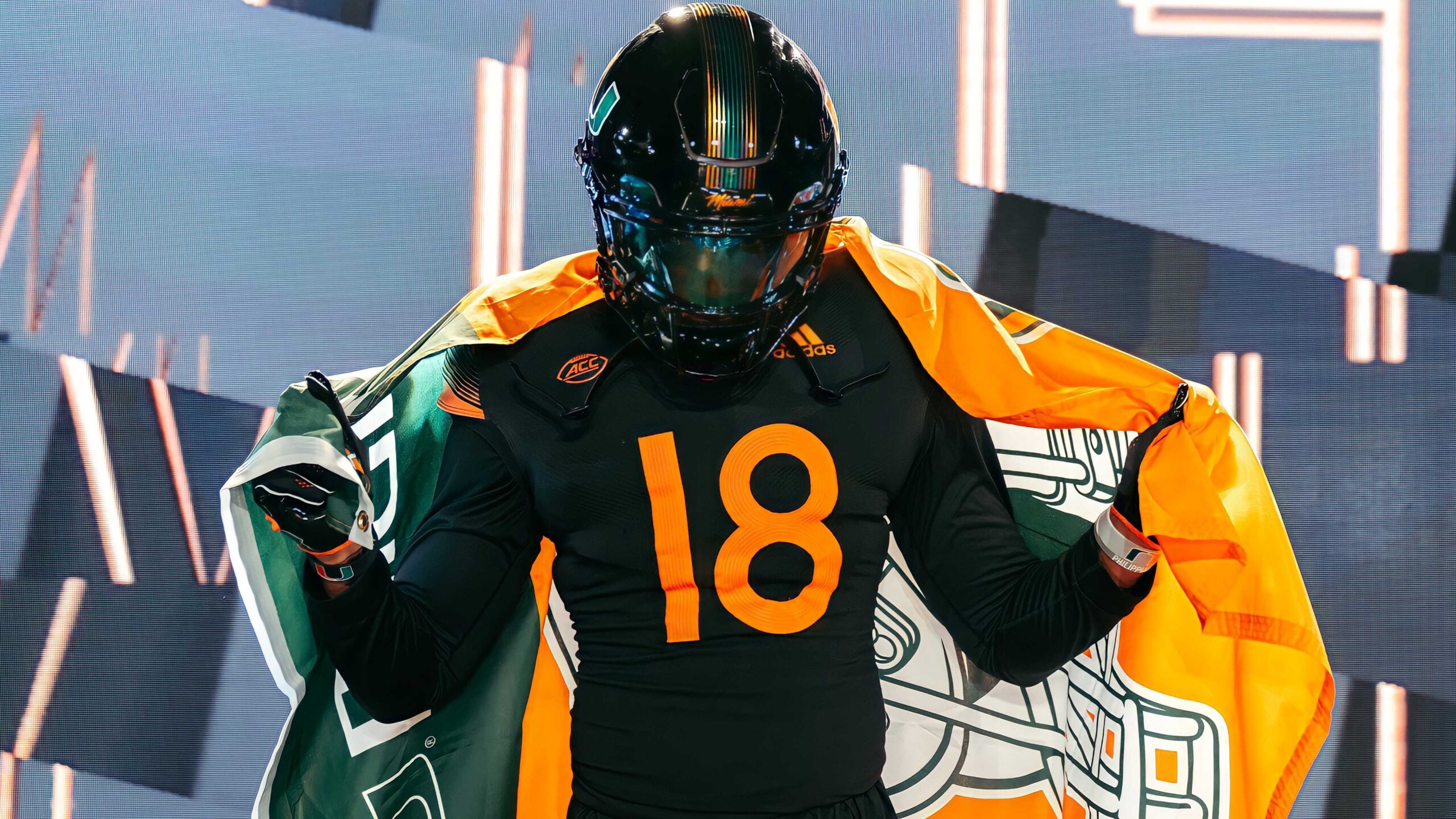 Elite EDGE Jayden Wayne commits to Miami