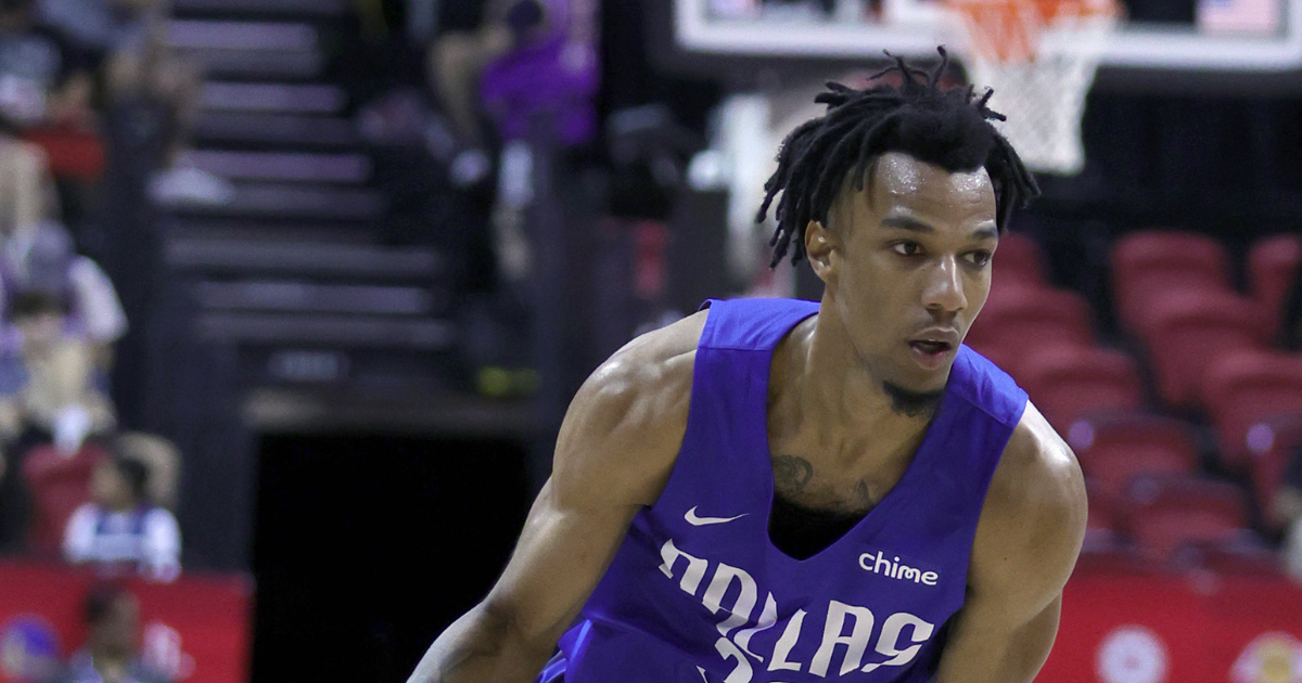 South Carolina basketball: former guard AJ Lawson signs two-way deal