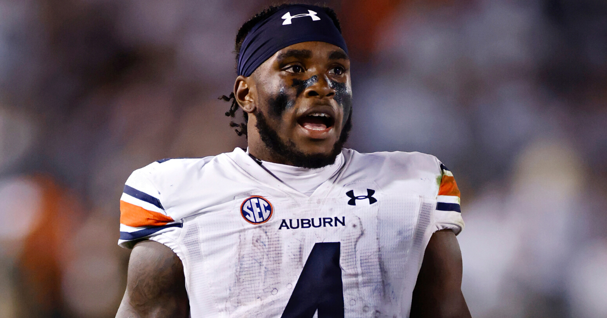 WATCH: Auburn running back Tank Bigsby gifts teammates Beats headphones