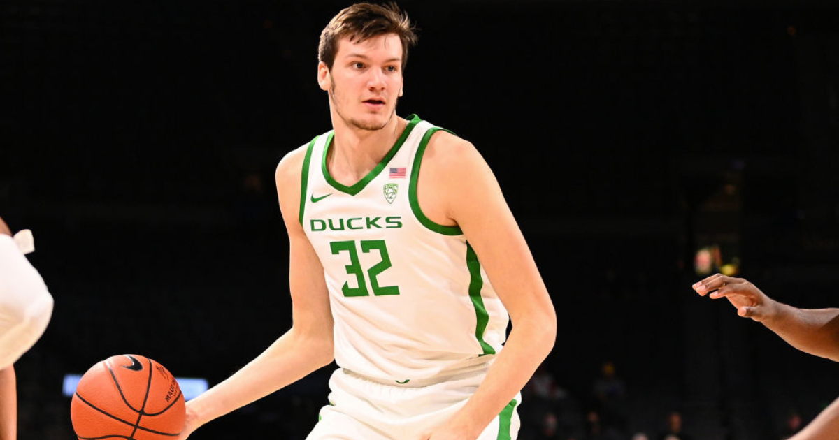 Dana Altman praises offseason efforts, progression of Oregon forward ...