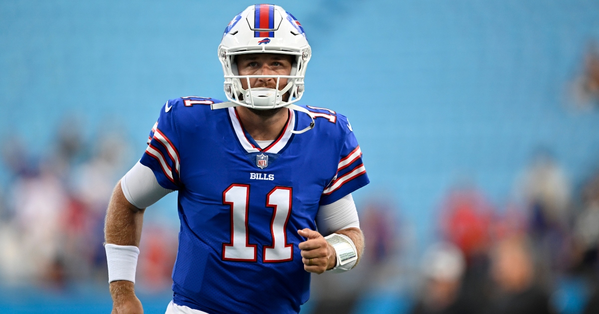 WATCH: Matt Barkley launches punt in preseason NFL game - On3