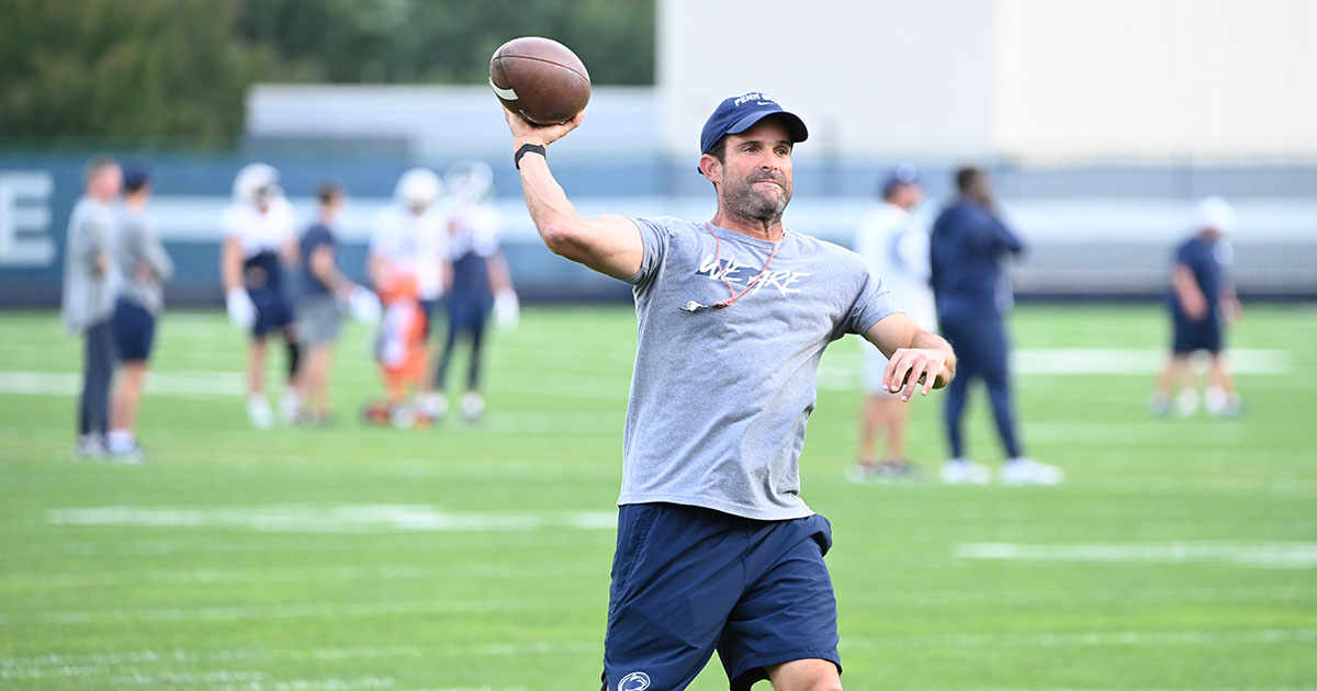 Penn State defensive coordinator Manny Diaz up for Broyles Award
