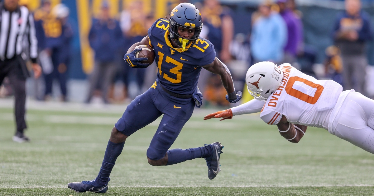 WATCH: Sam James hauls in go ahead touchdown, salutes crowd in ...