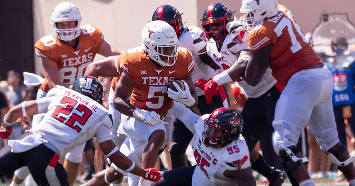 WATCH: Bijan Robinson extends lead for Texas with 40-yard touchdown - On3