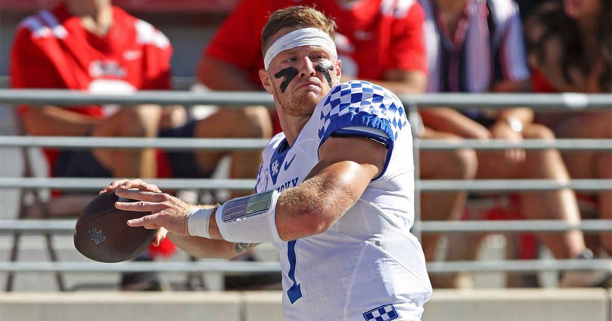 LOOK: Will Levis suffers dislocated finger after safety vs. Ole Miss
