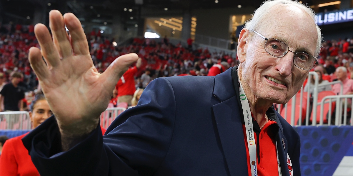 Legendary Georgia football coach Vince Dooley dies at 90 - On3