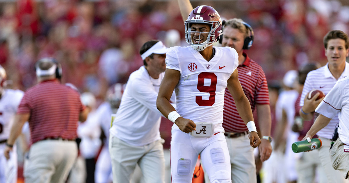 WATCH: Bryce Young warms up shoulder injury before Texas A&M