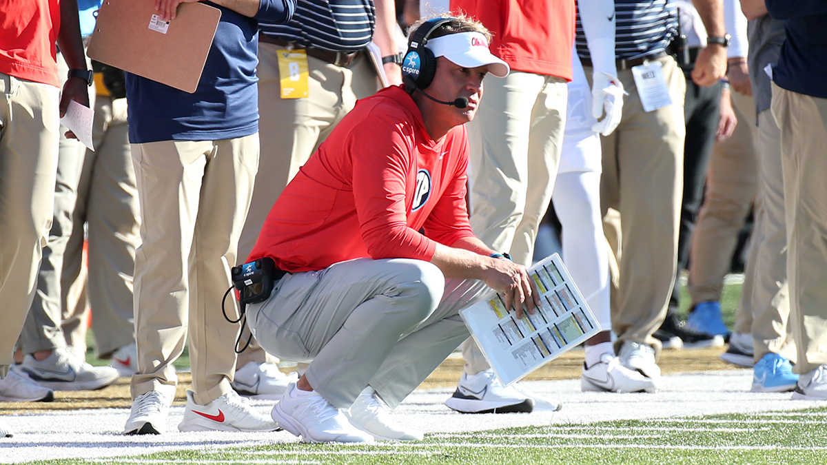 Lane Kiffin sees Auburn's Robby Ashford as a mobile threat