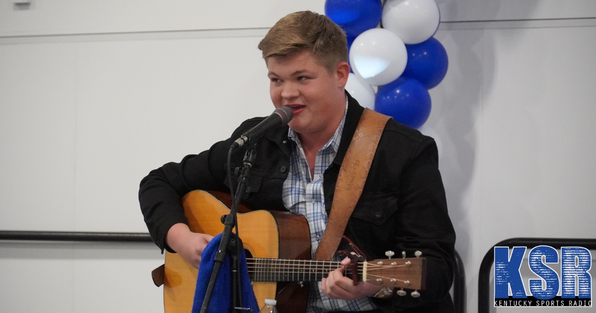 American Idol’s Alex Miller performs at Big Blue Madness - On3