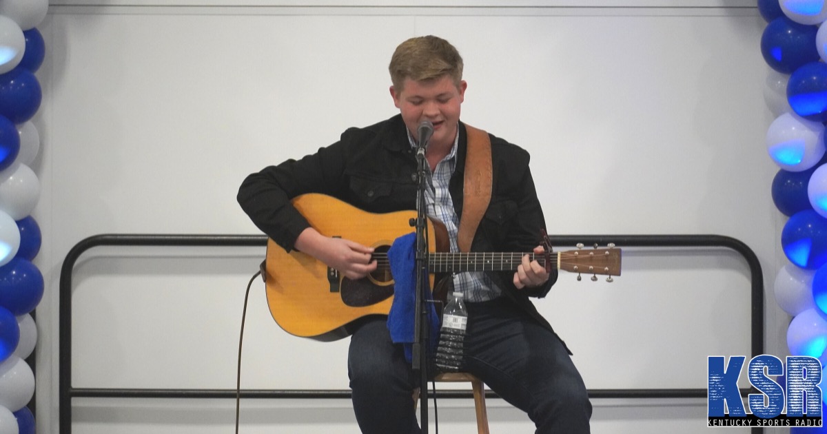 American Idol’s Alex Miller performs at Big Blue Madness - On3