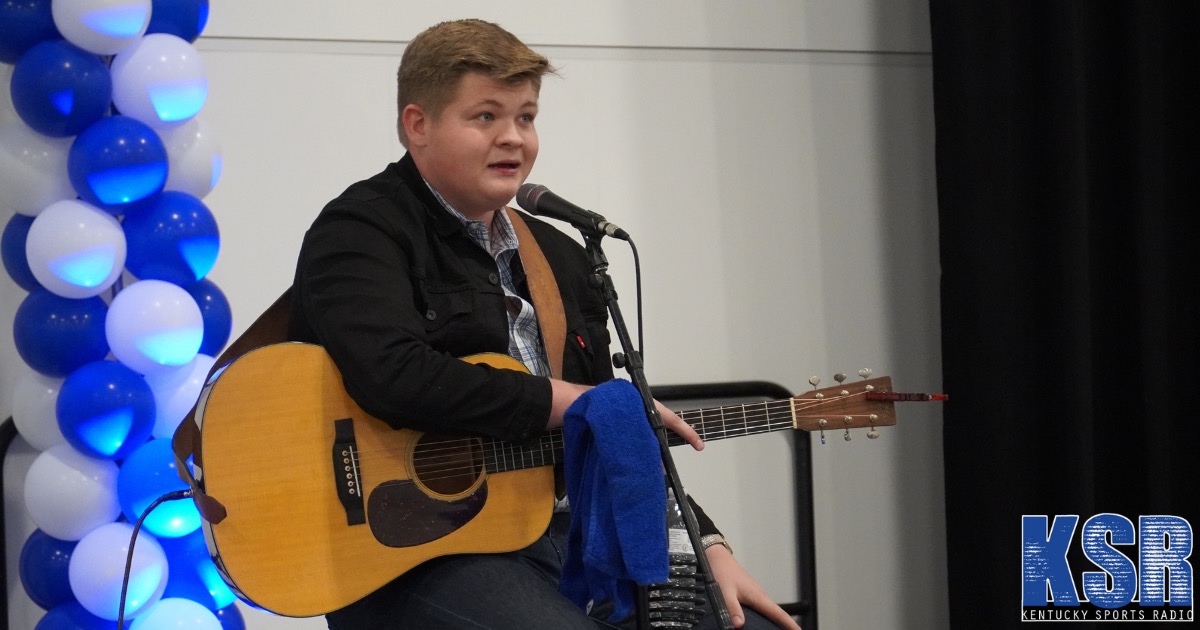 American Idol’s Alex Miller performs at Big Blue Madness - On3