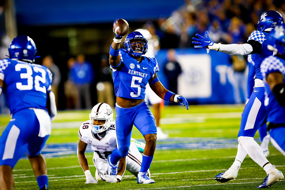Amateur photographer Rajon Rondo captured DeAndre Square's game ...