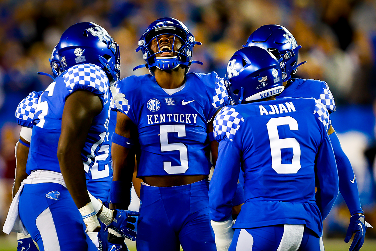 Amateur photographer Rajon Rondo captured DeAndre Square's game ...