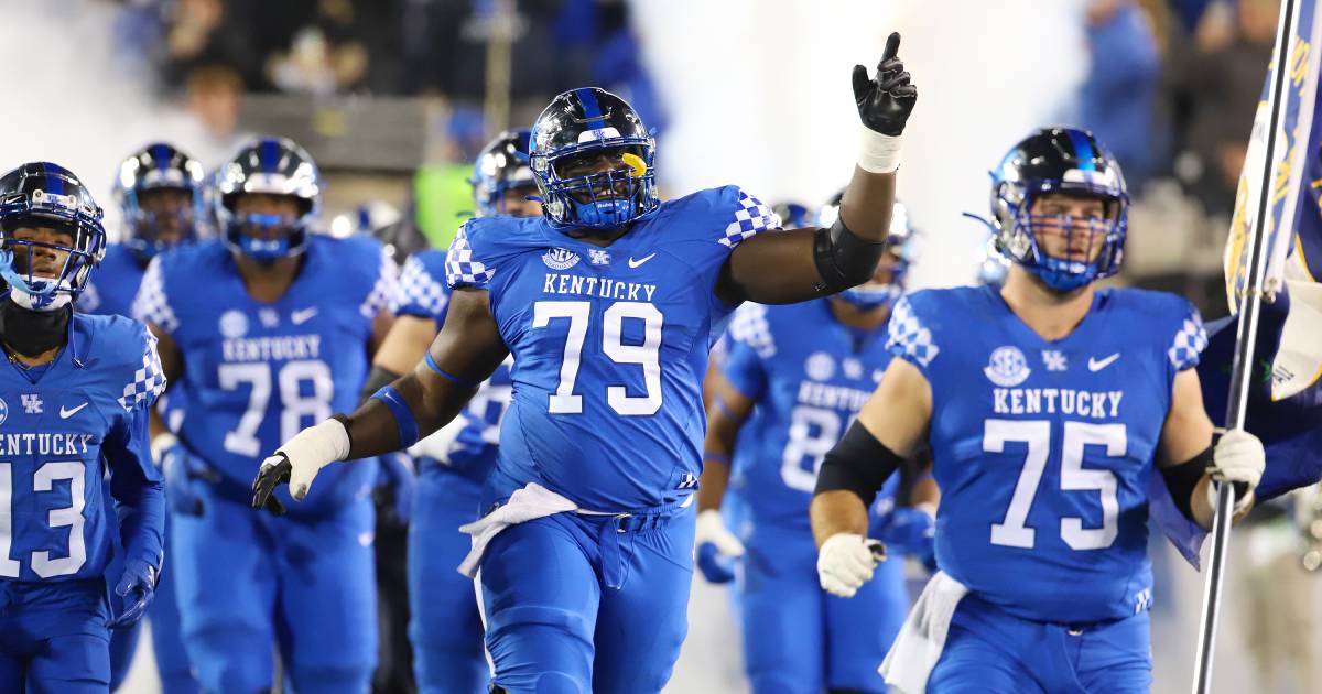 Kentucky OL Tashawn Manning releases 'The Flop' NIL apparel
