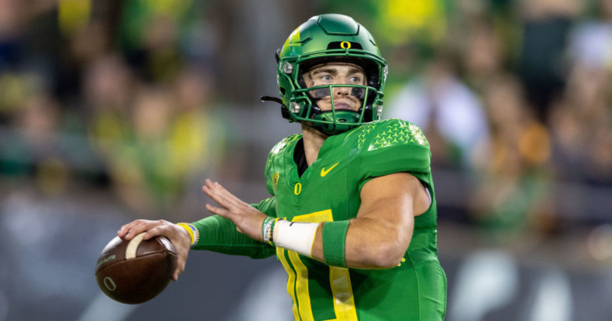 His inconsistency behind him, Bo Nix now starring at Oregon
