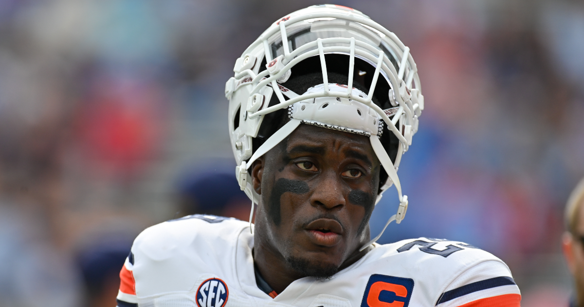 WATCH: Derick Hall surprises Auburn students, basketball players by ...