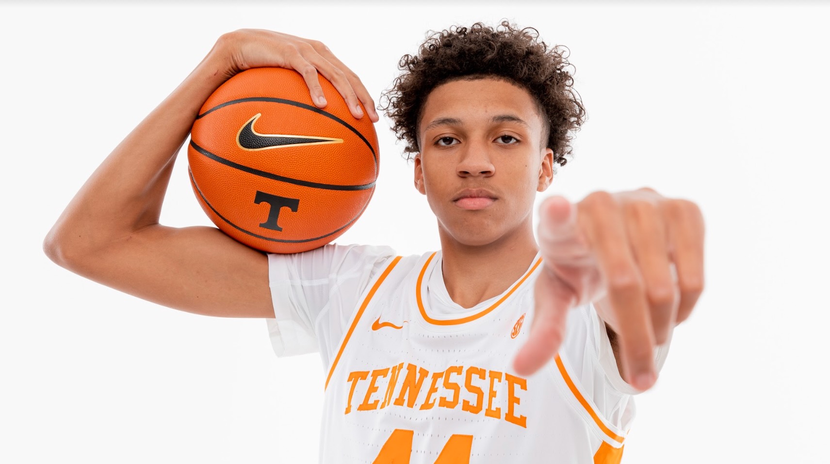 Tennessee basketball signs four-star small forward Cameron Carr