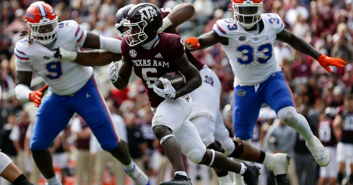 WATCH: Devon Achane seen in walking boot ahead of matchup with Auburn - On3