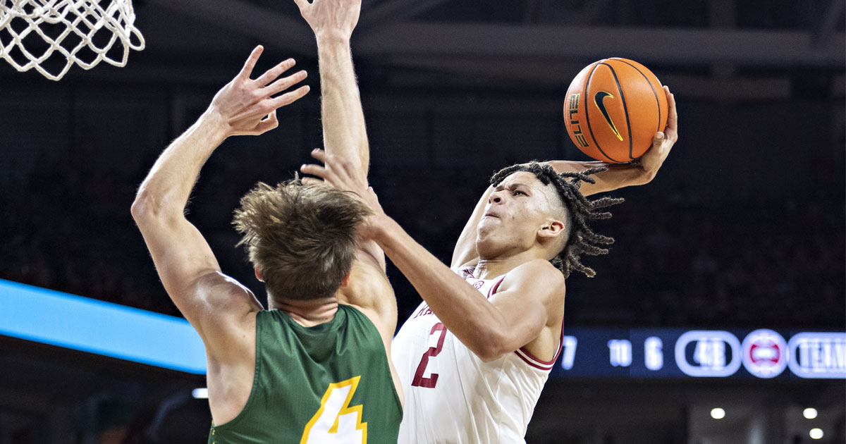 WATCH: Monster tomahawk dunk by Trevon Brazile caps Hogs win