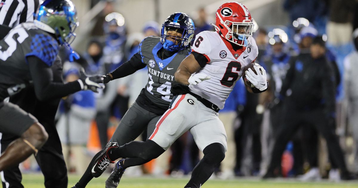 Kenny McIntosh, Georgia running backs carry Bulldogs in win