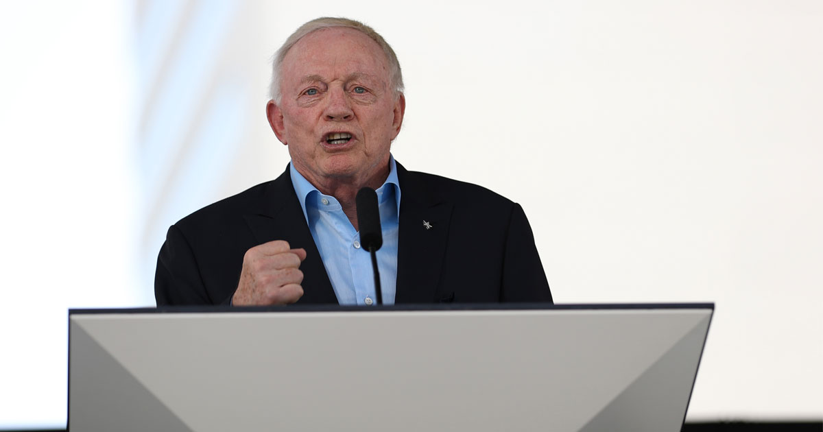 Jerry Jones comments on photo of white adolescents blocking school ...