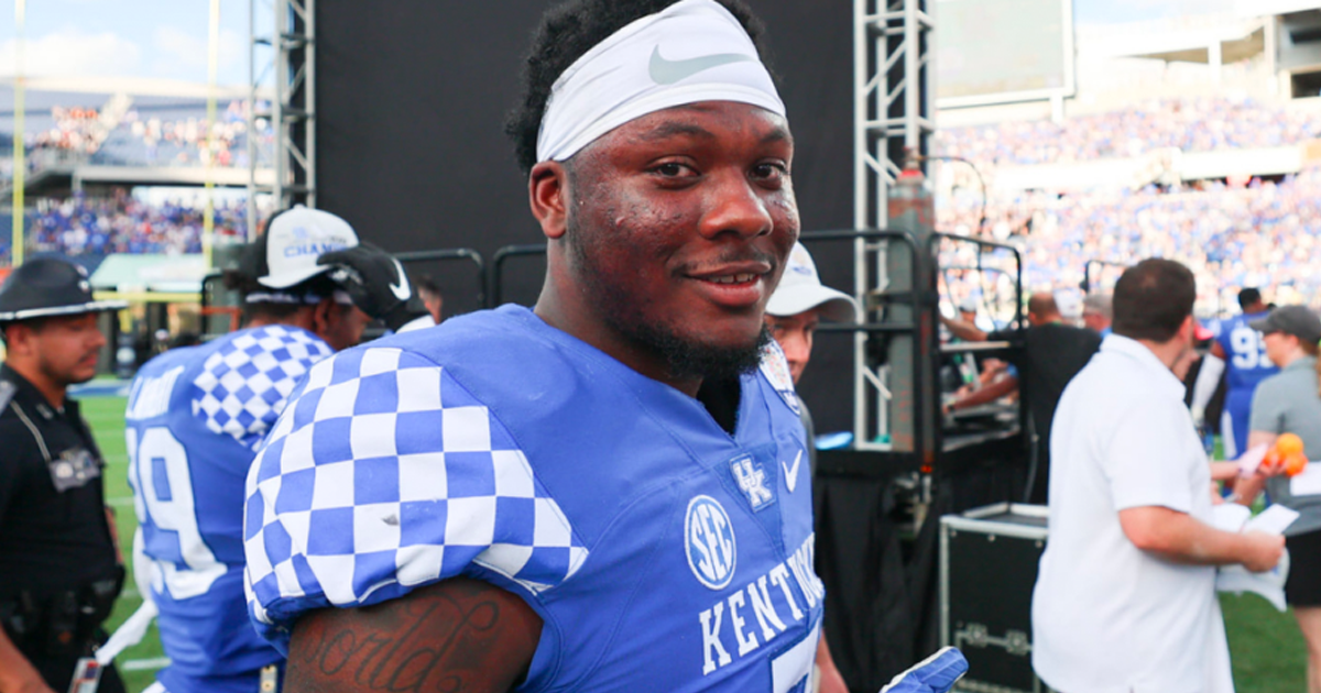 DeAndre Square joined Kentucky's 300 Tackle Club on Senior Day - On3