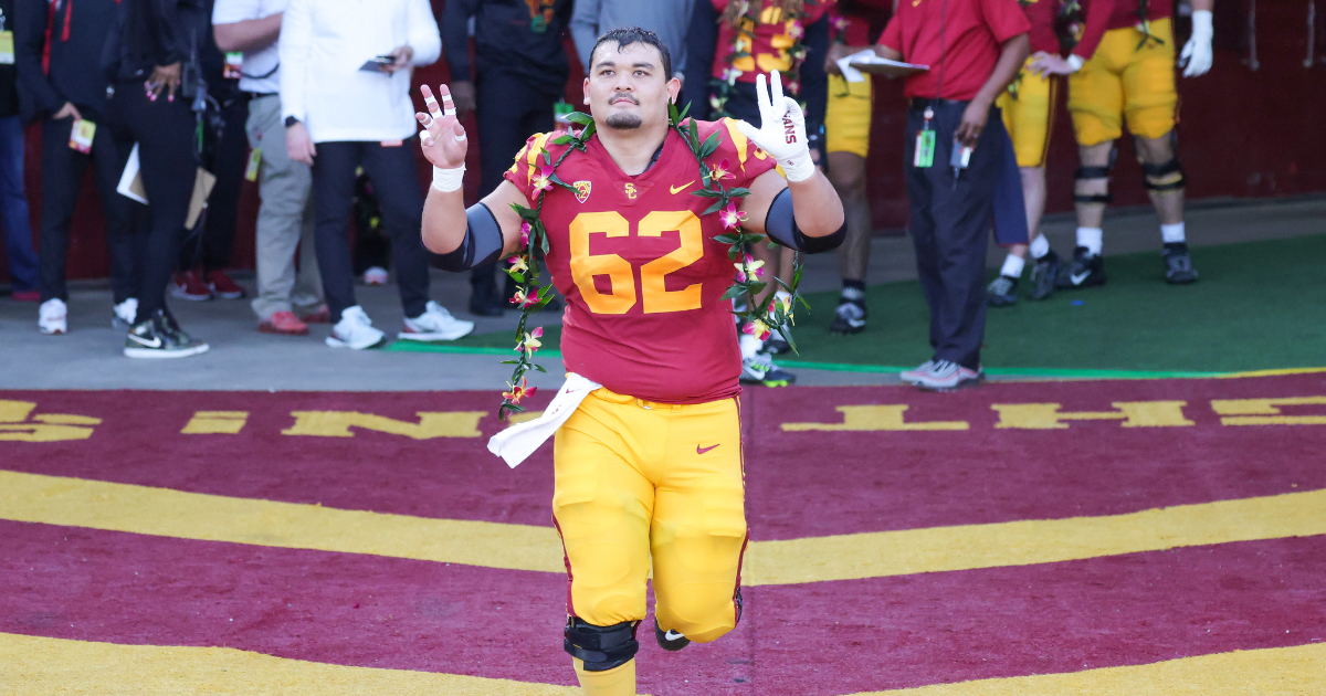 USC Seniors Enter the Coliseum for the Final Time - On3