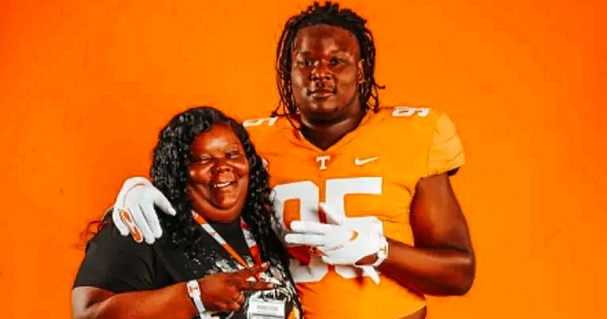 JUCO DL Elijah Davis recaps Rocky Top official - On3