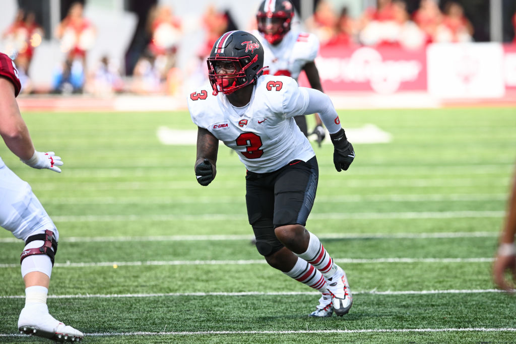 Western Kentucky all-conference linebacker JaQues Evans withdraws from ...