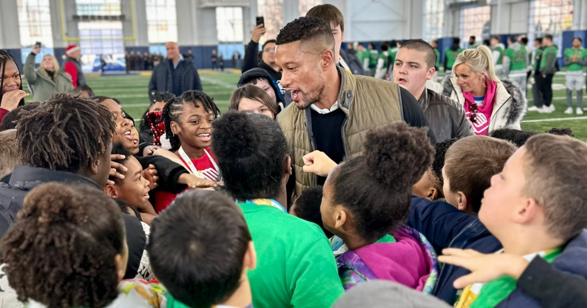 Notre Dame football takes part in 'Shop With a Player'