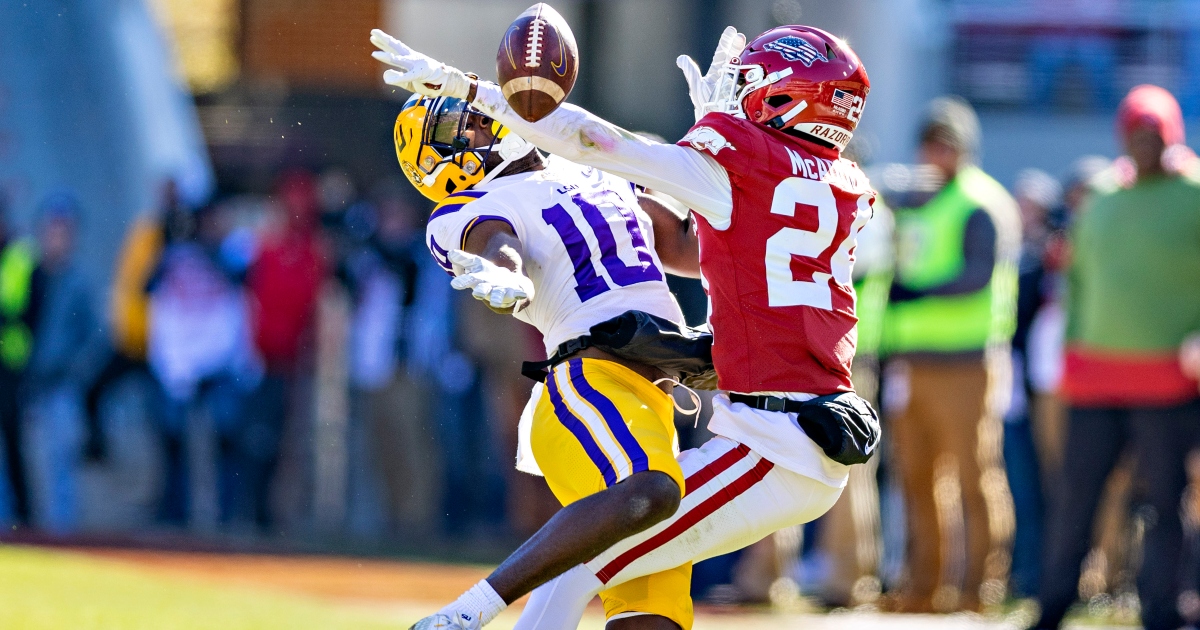 WATCH: Arkansas defensive back Quincey McAdoo levels Quentin Skinner ...