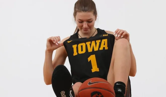 Iowa WBB lands Class of 2024 Verona PG Taylor Stremlow