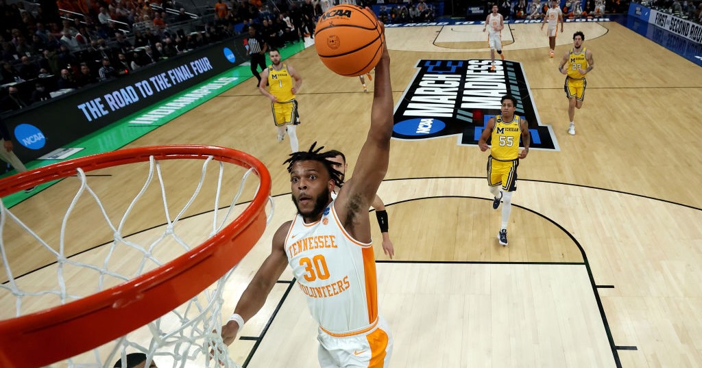 Josiah-Jordan James 'working his way back in' for Tennessee