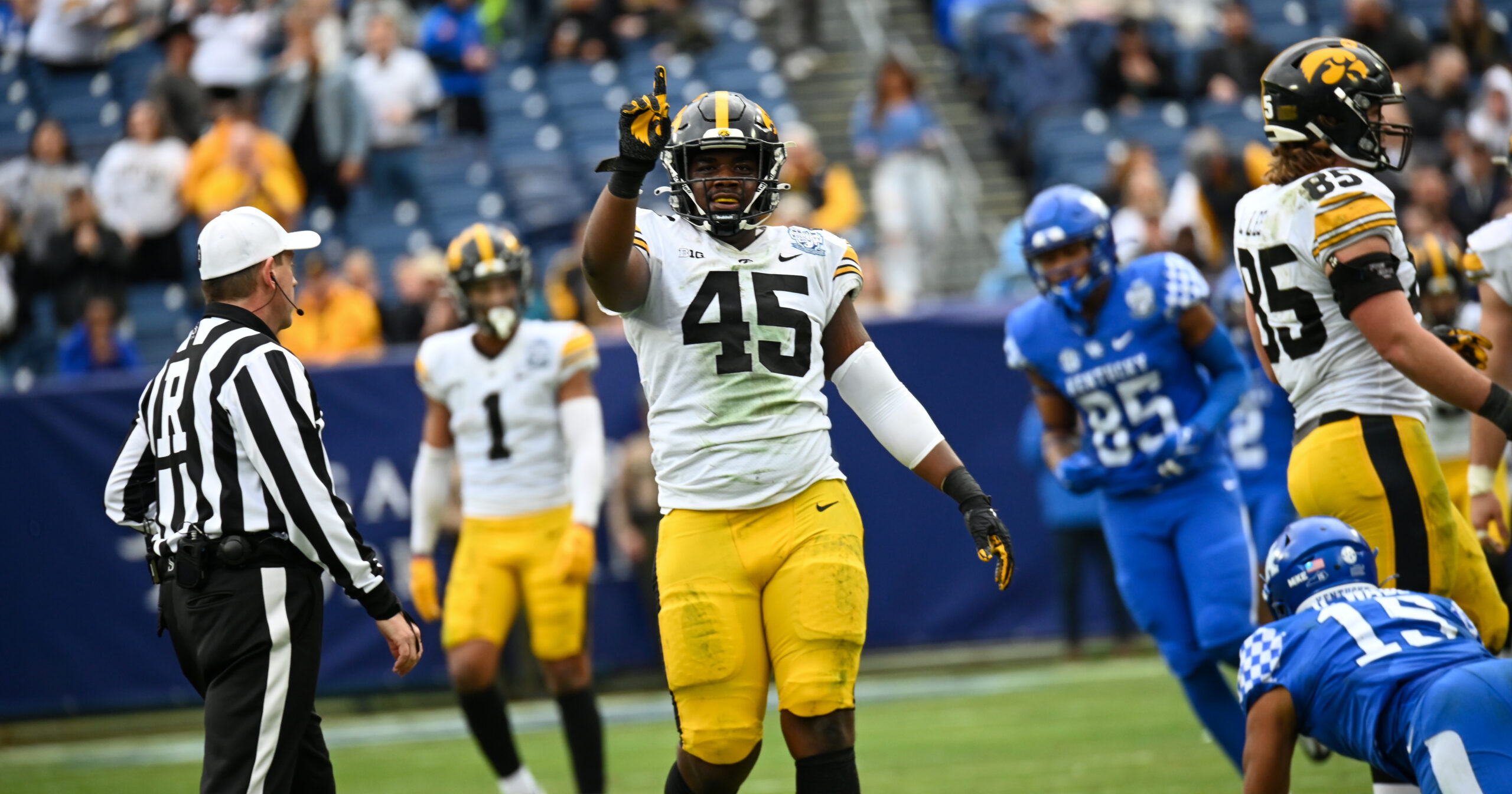 How Lukas Van Ness leaving impacts Iowa's defensive line