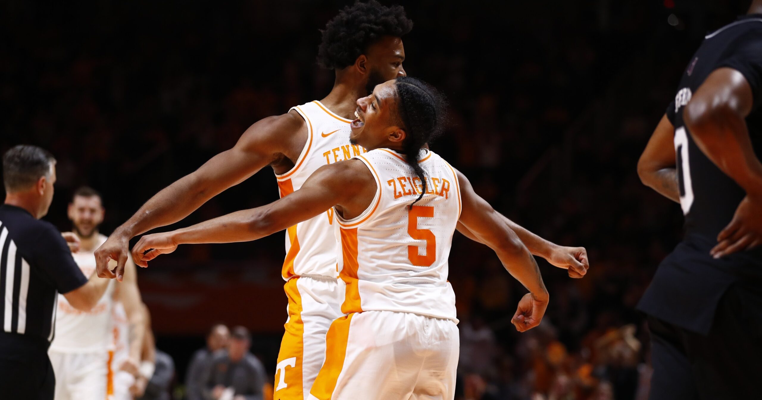 Josiah James returns as No. 8 Tennessee blitzes Mississippi State