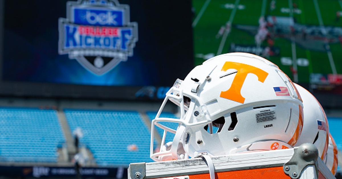 Tennessee OT RJ Perry enters NCAA transfer portal - On3