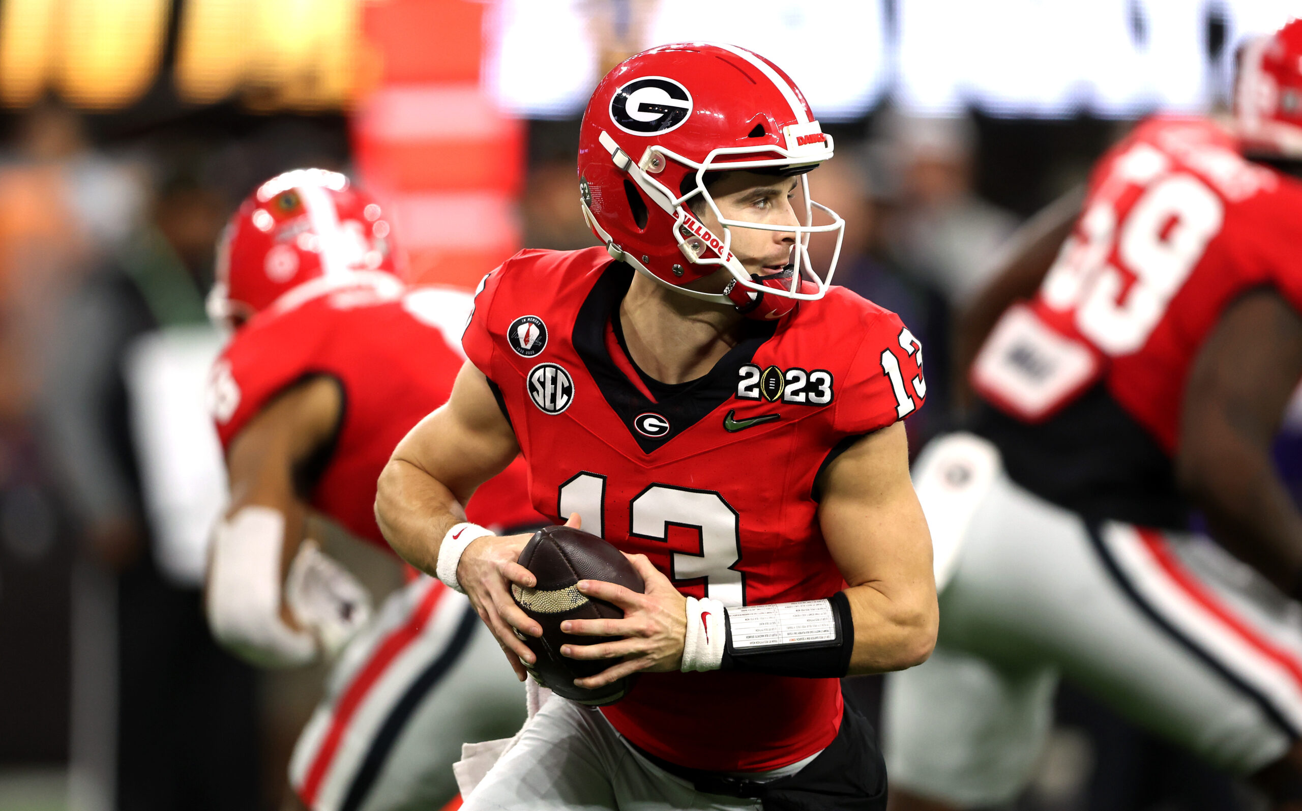Stetson Bennett reaches milestone, sets Georgia passing record