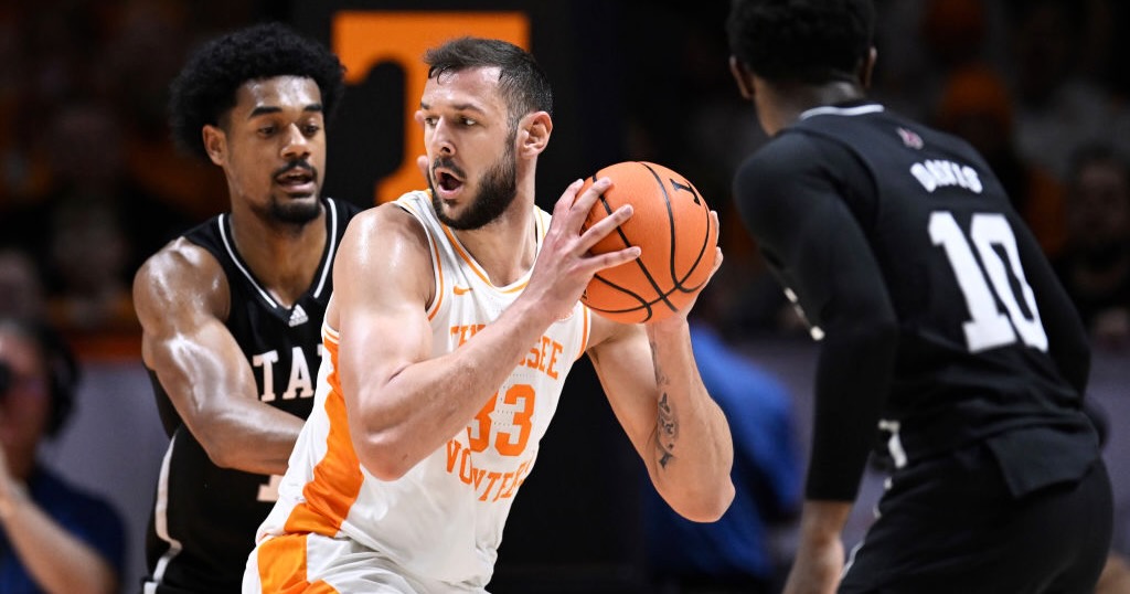 Uros Plavsic thanks fan, says goodbye to Tennessee basketball