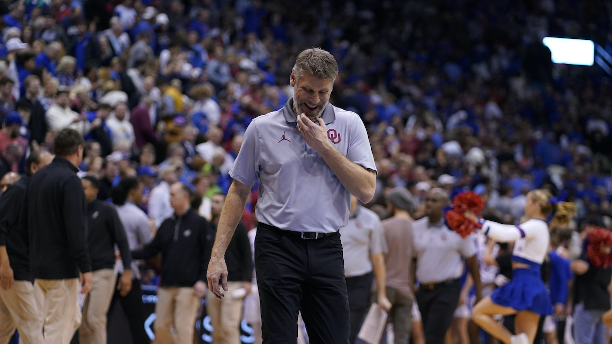 Bill Self heaps praise on Porter Moser, Oklahoma after close game