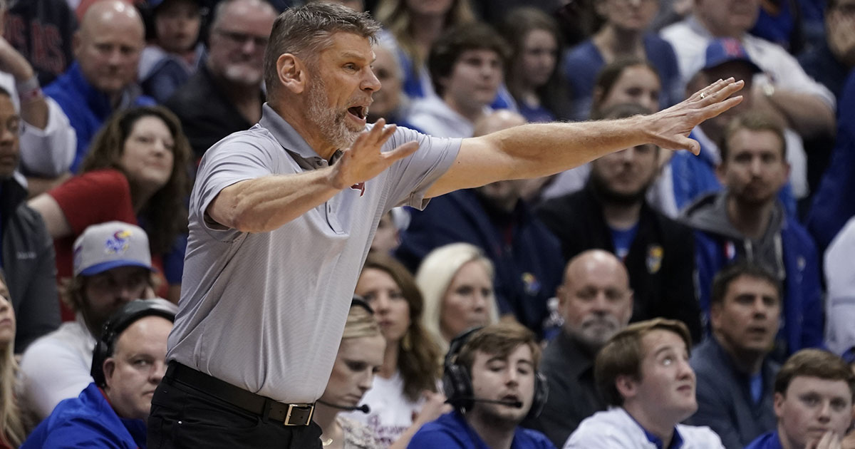 Porter Moser breaks down Oklahoma’s defensive issues in final minutes ...