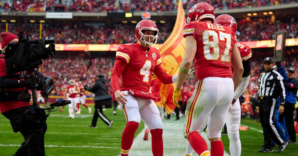 WATCH: Travis Kelce dedicates NBC game ball to Chad Henne after playoff ...