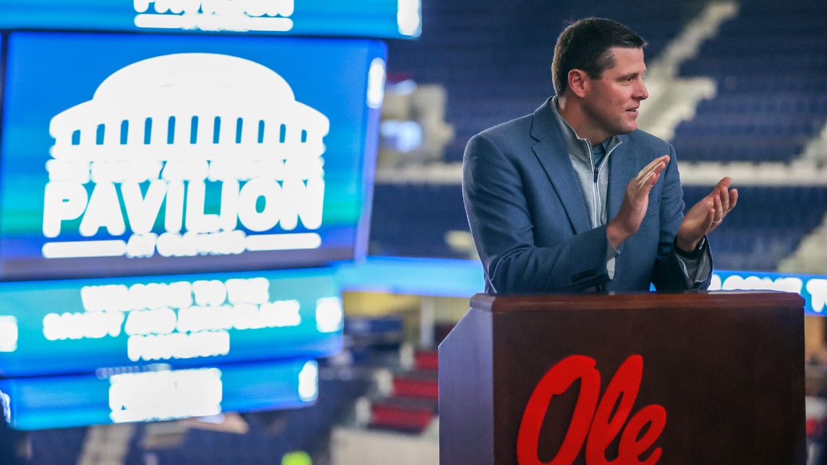 Carter evaluating everything with Kermit Davis, Ole Miss basketball