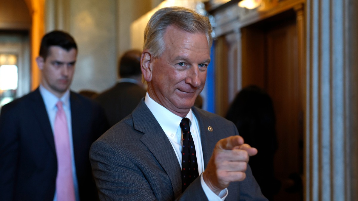 Tommy Tuberville struggles to remember Patrick Mahomes’ name after ...