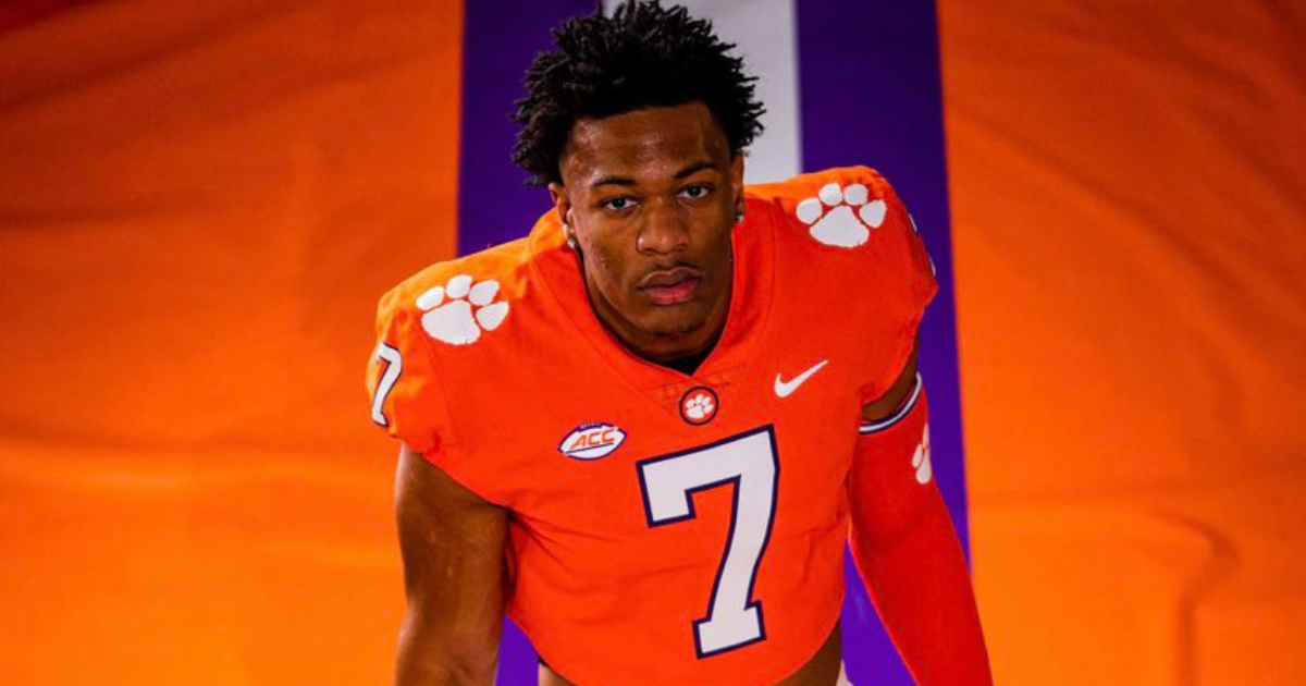 LOOK: Clemson targets try on uniforms during Elite Junior Day