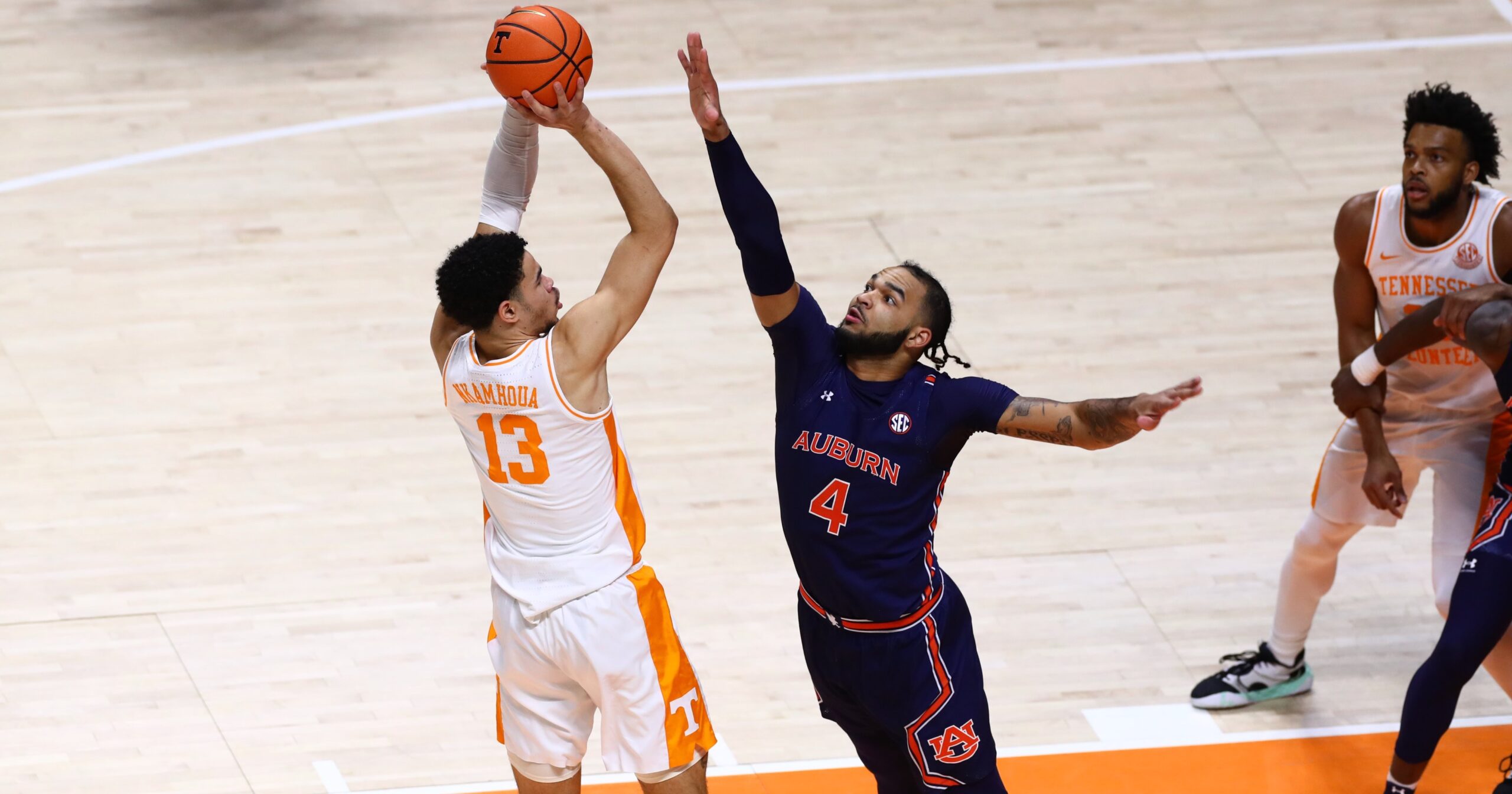 No. 2 Tennessee not losing confidence with struggling offense