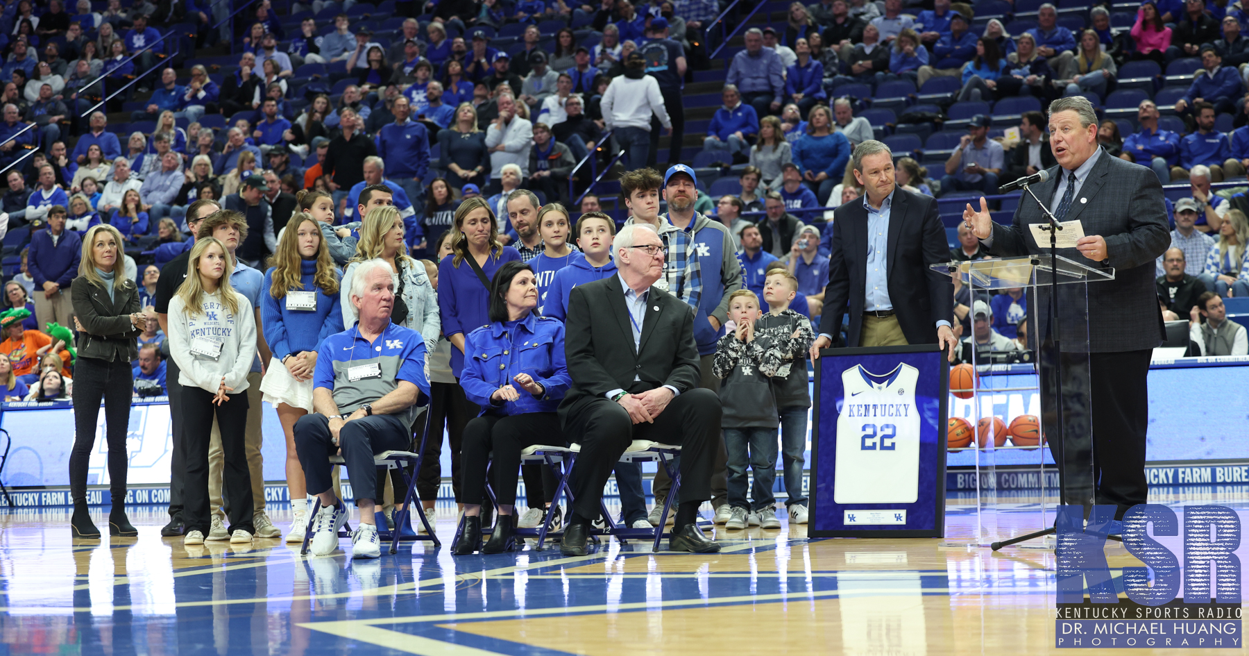 WATCH: Kentucky raises Mike Pratt's jersey to the Rupp Arena rafters - On3